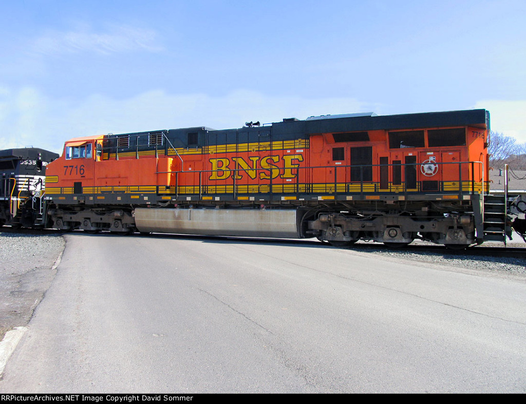 BNSF 7716
